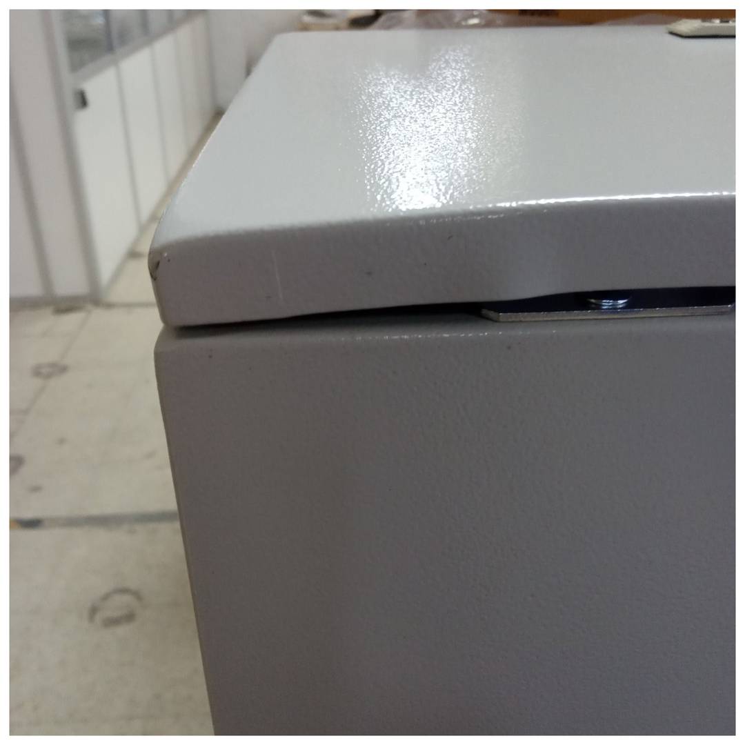 Metal electrical distribution box with IP65 protection for wall fixing ...