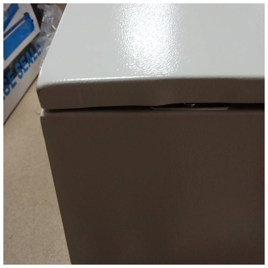 Metal electrical distribution box with IP65 protection for wall fixing ...