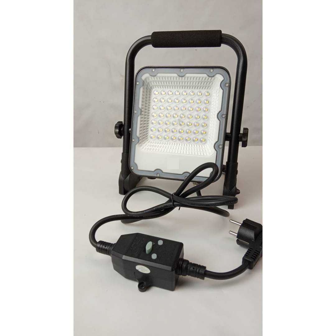 Projecteur LED avec support rabattable - Cablematic